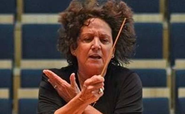 Muere Elena Herrera, pionera de las directoras de orquesta en Asturias ...