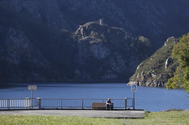 El Principado considera «peligrosísimo» el uso lúdico del embalse de ...