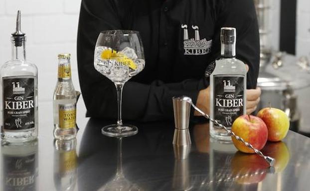 La ginebra asturiana Gin Kiber, medalla de plata en el International ...