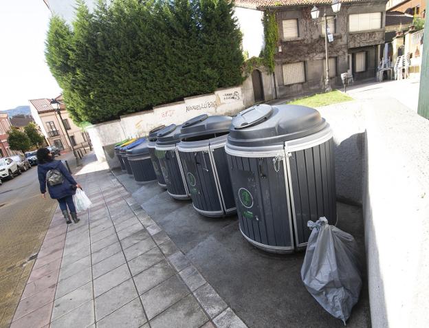 Los nuevos contenedores de Noreña dividen a los vecinos | El Comercio