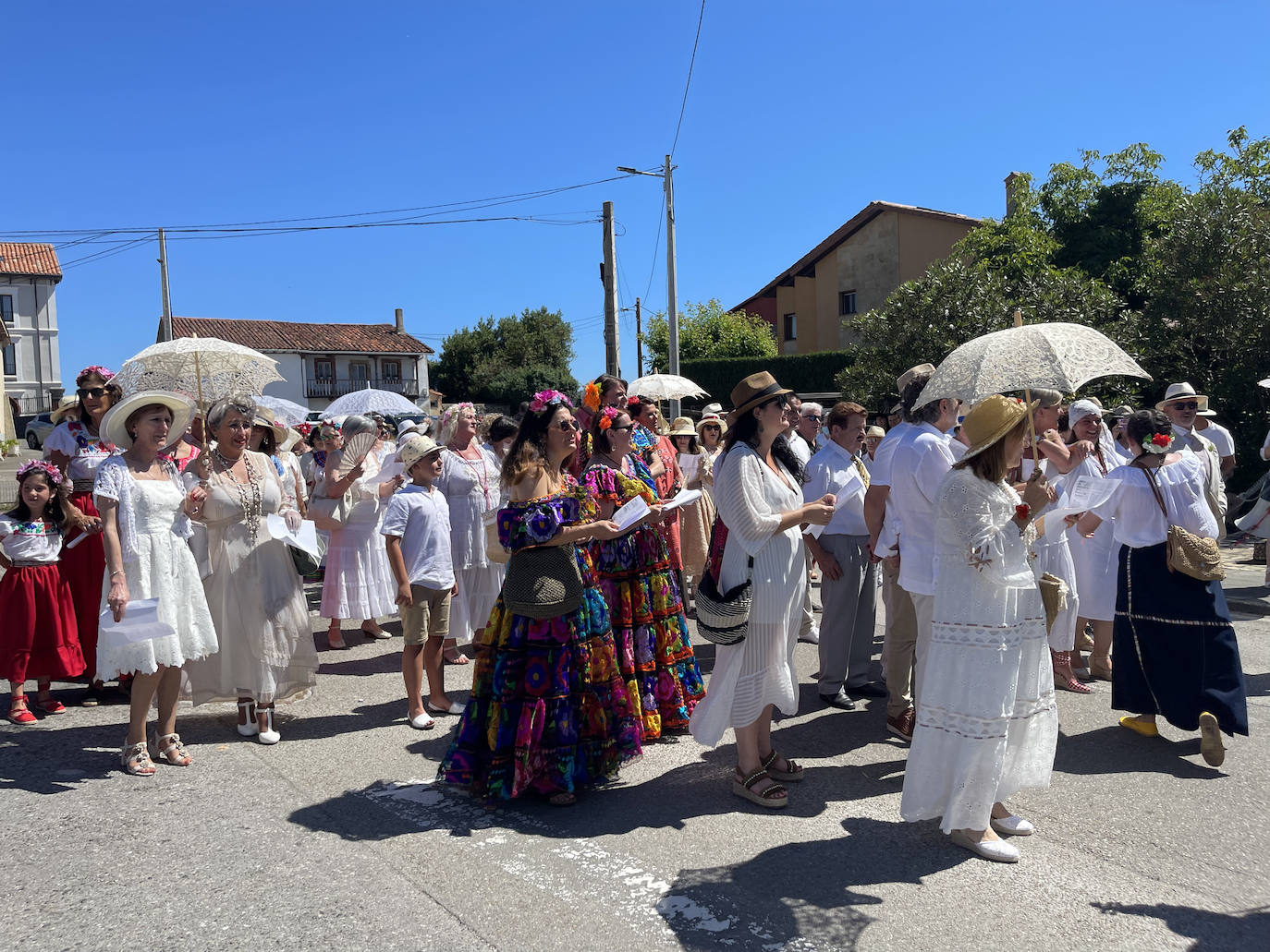 Fotos: El color de México anima la fiesta de los indianos de Colombres ...