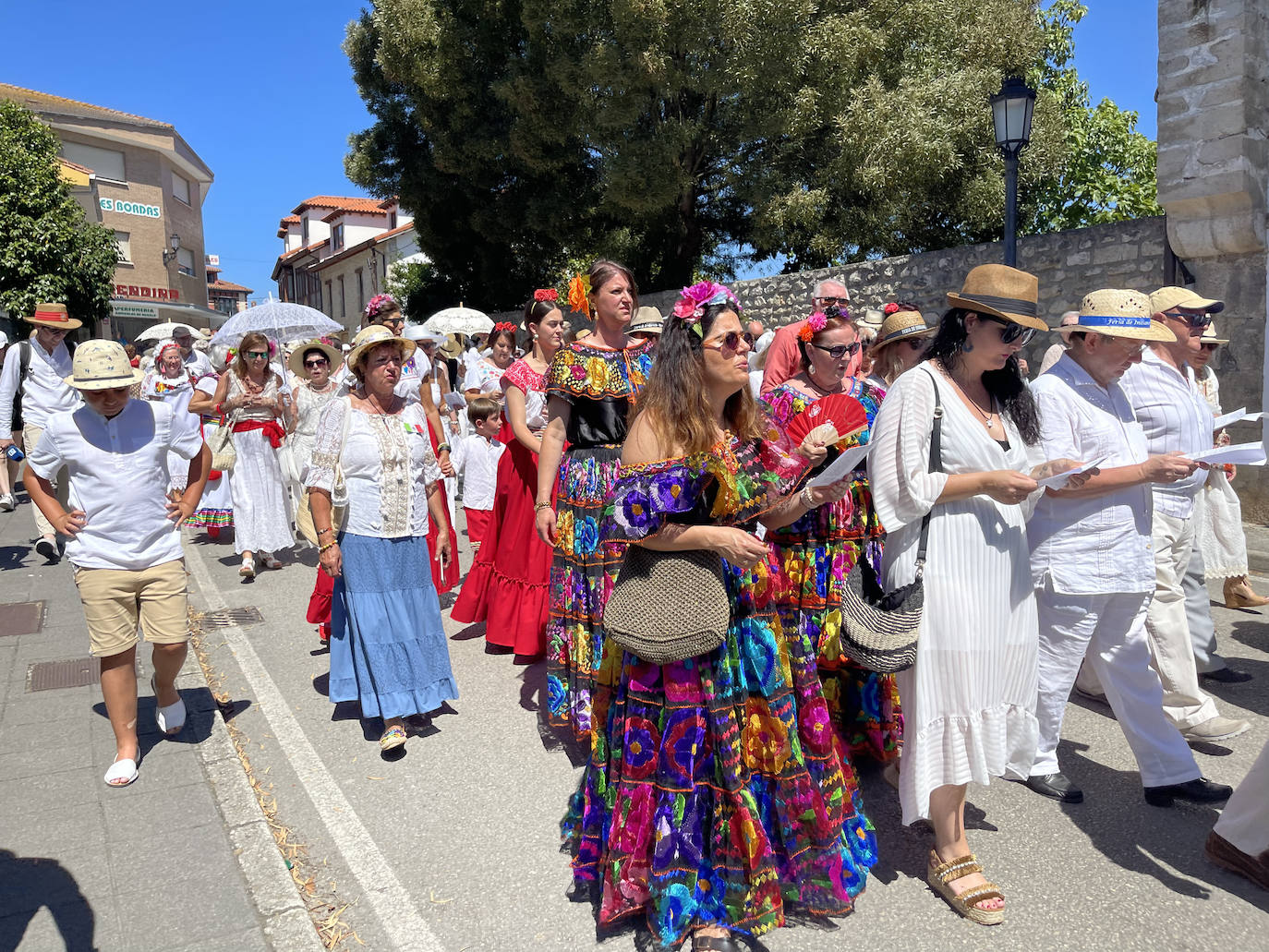 Fotos: El color de México anima la fiesta de los indianos de Colombres ...