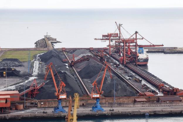 Los graneles hacen crecer un 12,65% el tráfico en El Musel | El Comercio