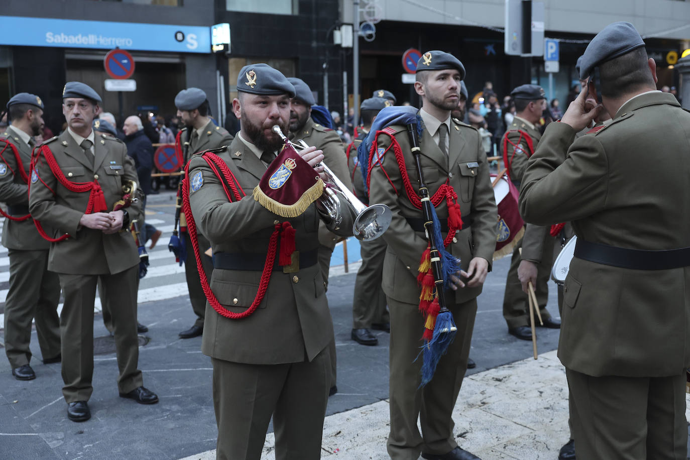 Fotos: Entrega de la Medalla de Oro al Regimiento «Príncipe» número 3 ...